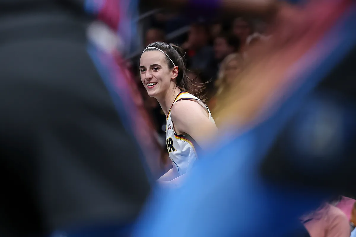 Caitlin Clark sarcastically scolds a reporter for asking a question ...