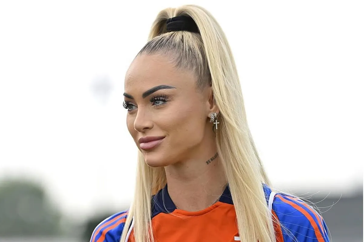 Soccer's most beautiful player Alisha Lehmann shows her resistance to ...