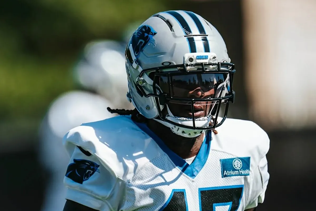 NFL rookie with 6 fingers on one hand is redefining what it means to be ...