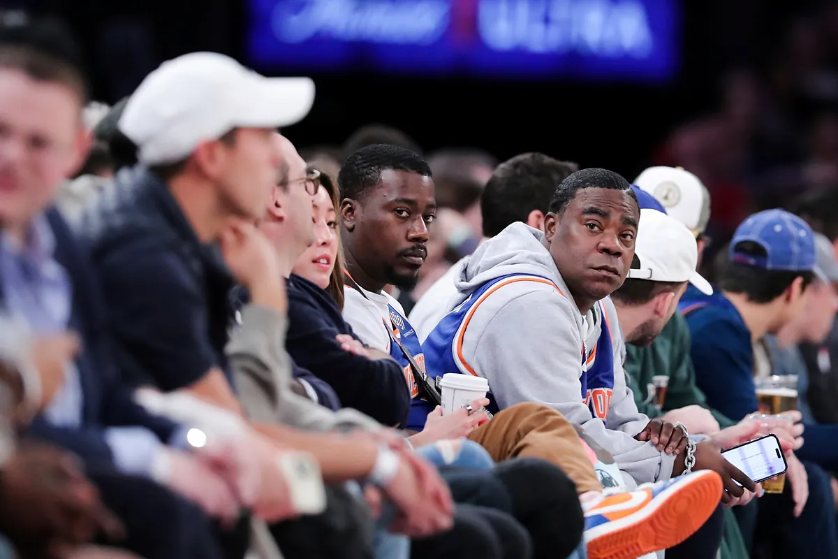 Comedian Tracy Morgan vomited on the court, causing a delay during the ...