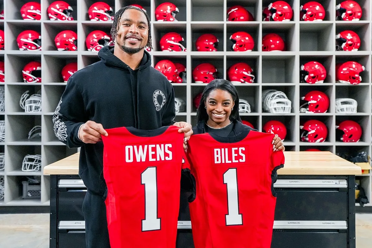 Simone Biles and Jonathan Owens spare no expense and buy a luxury car ...