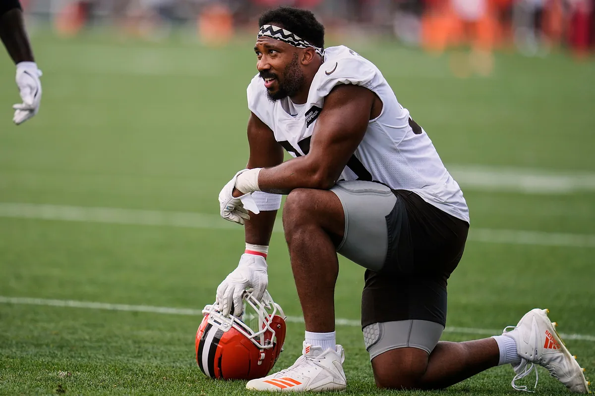 Shedeur Sanders stunned by UFC crossover at Browns camp as Myles ...