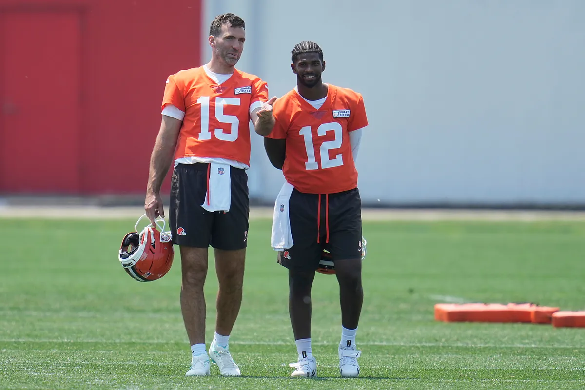 Joe Flacco distances himself from Dillon Gabriel and Shedeur Sanders as ...