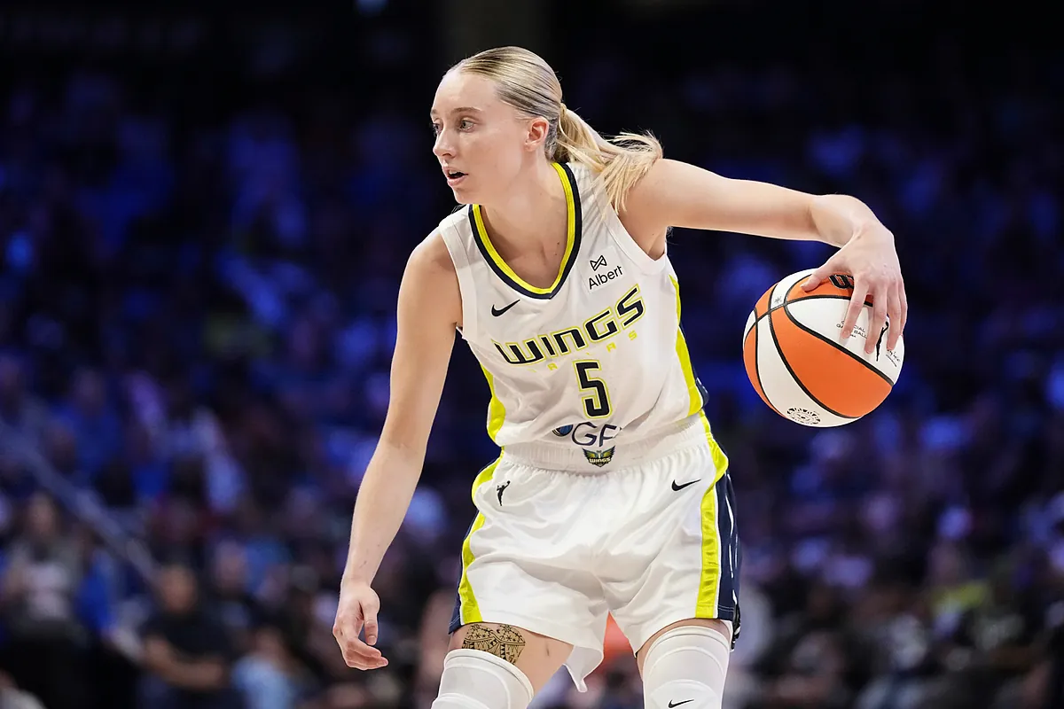 Paige Bueckers broke another Caitlin Clark record as both players have ...
