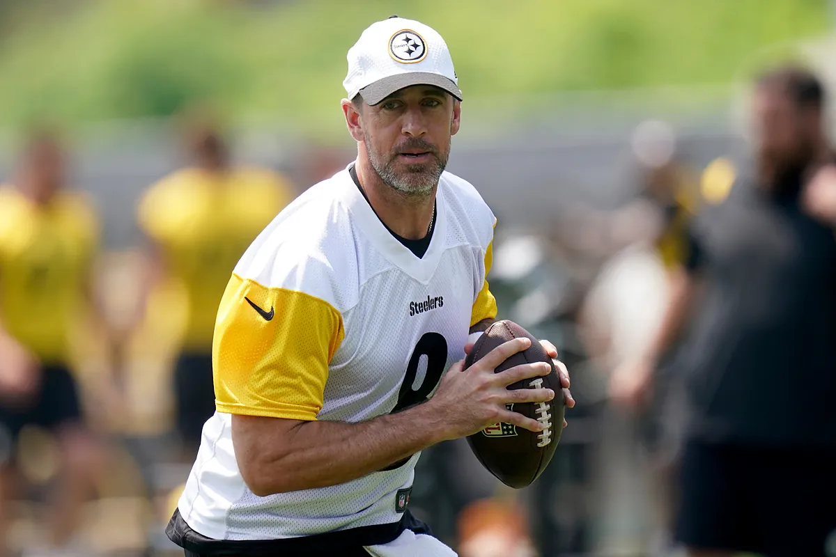 Aaron Rodgers shuts down 'autograph hound' in caught on camera moment ...