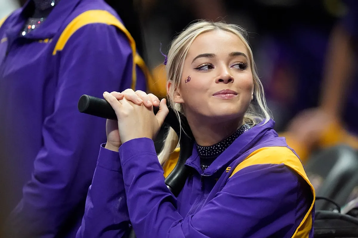 Livvy Dunne shows off her post-gymnastics glow in playful pink grocery ...