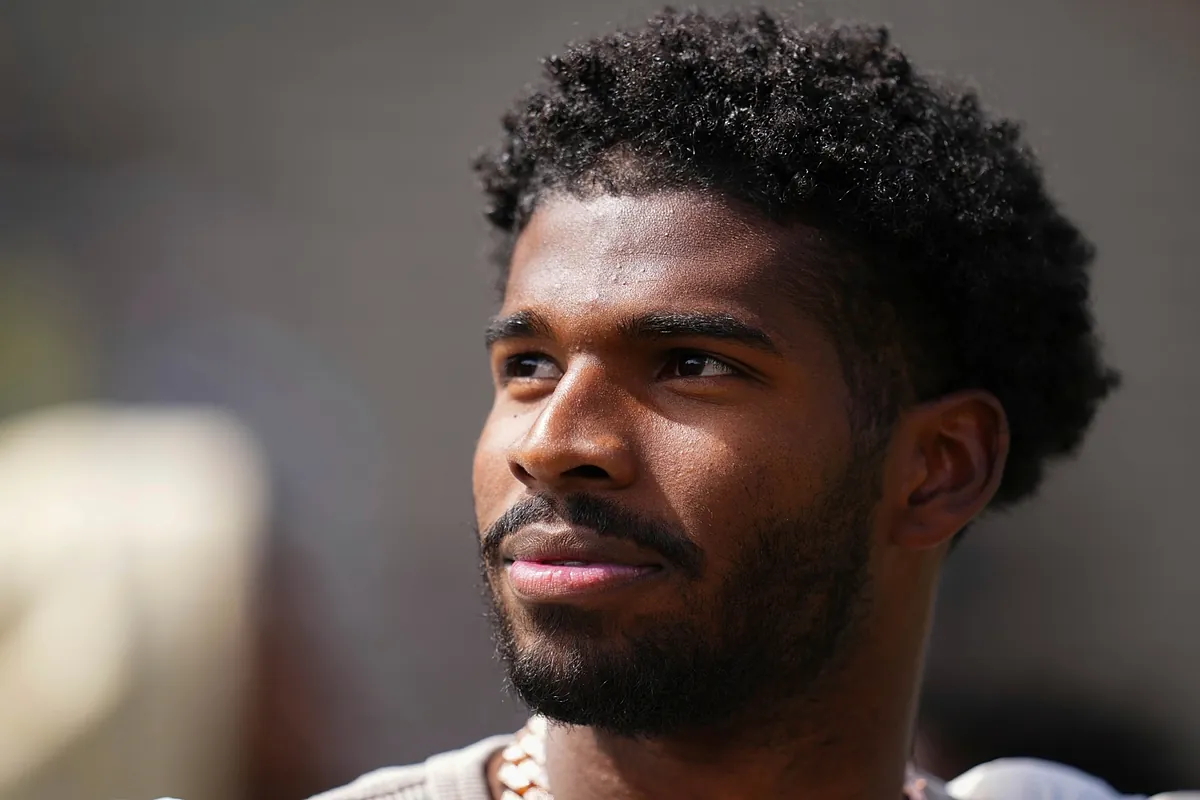 Shedeur Sanders' big moment with a twist: Family puts spin on unique ...