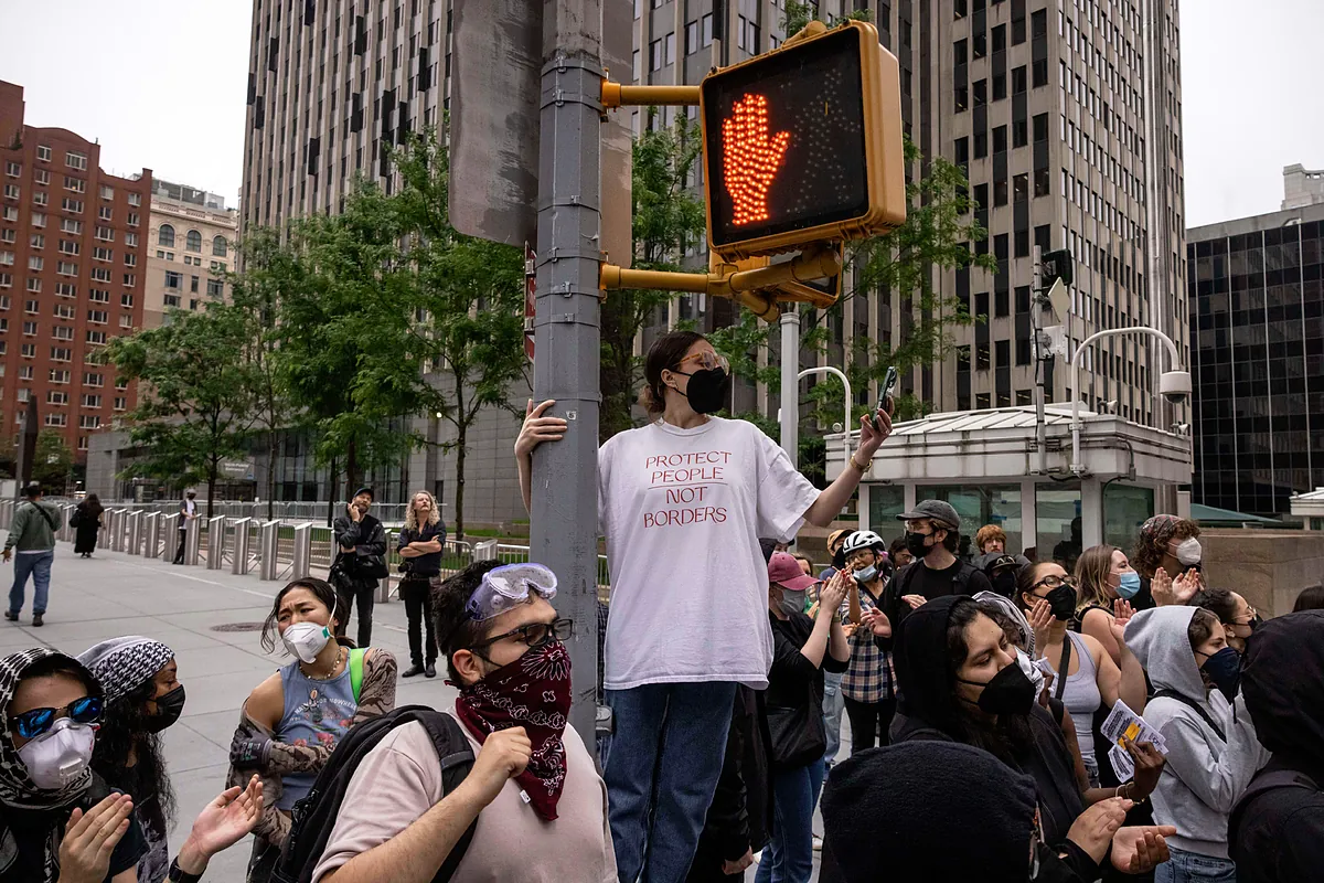 Lower Manhattan erupts as anti-ICE protest leads to dozens of arrests ...