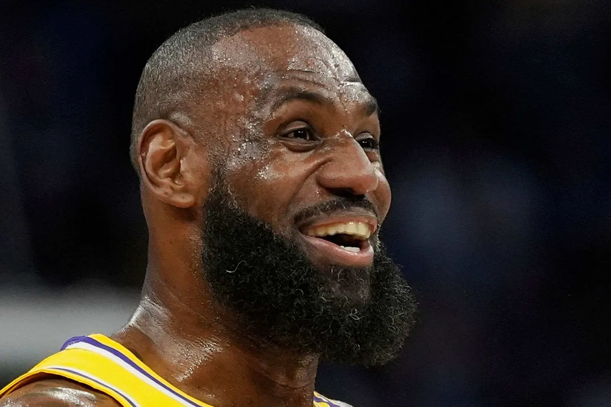 LeBron James shows his true colors with a young girl who tried to ...