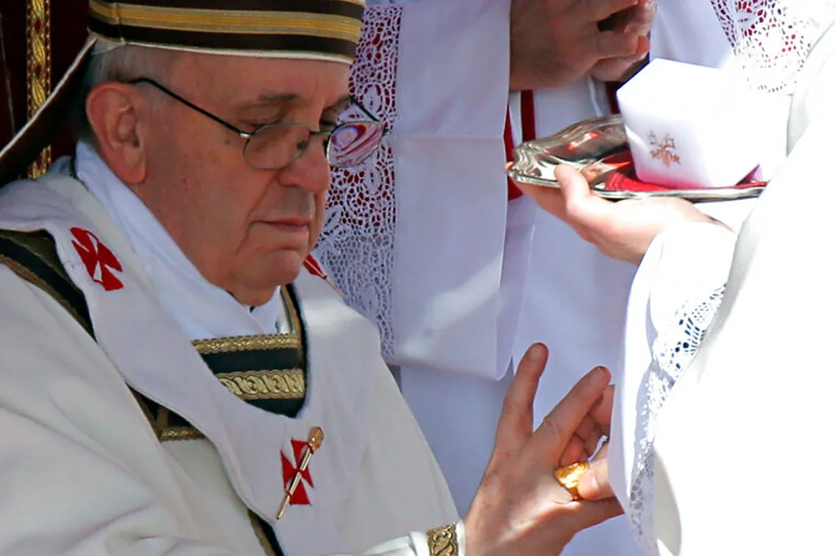 Why do all popes wear the same ring? The uses of the fisherman's ring ...