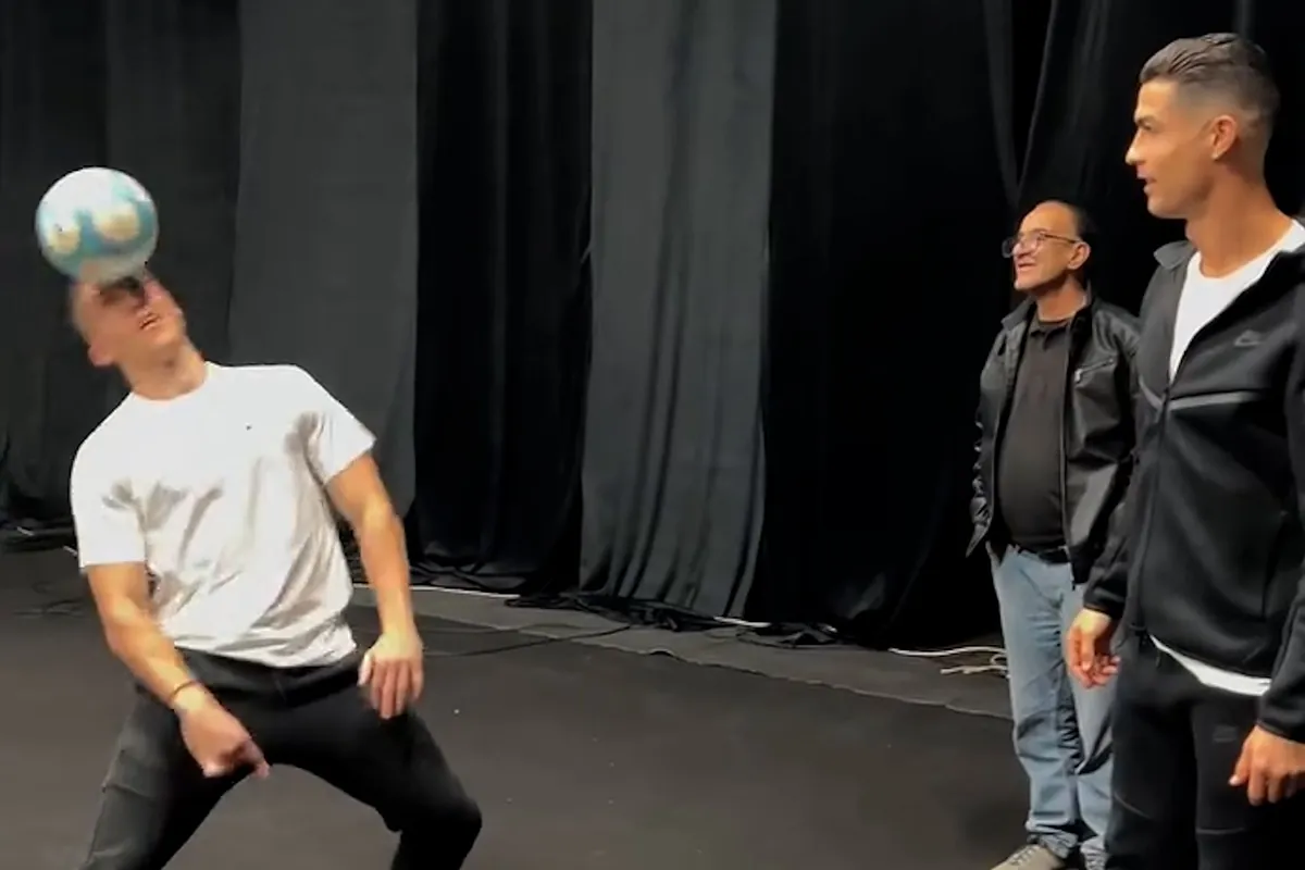 Cristiano Ronaldo gets scared by a freestyler's trick but is stunned by ...