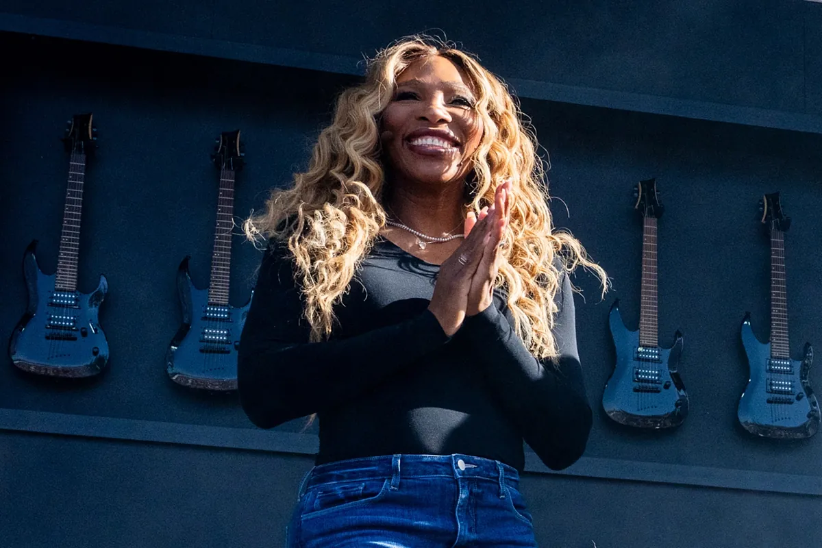 Serena Williams' new look turns heads and starts a conversation about ...