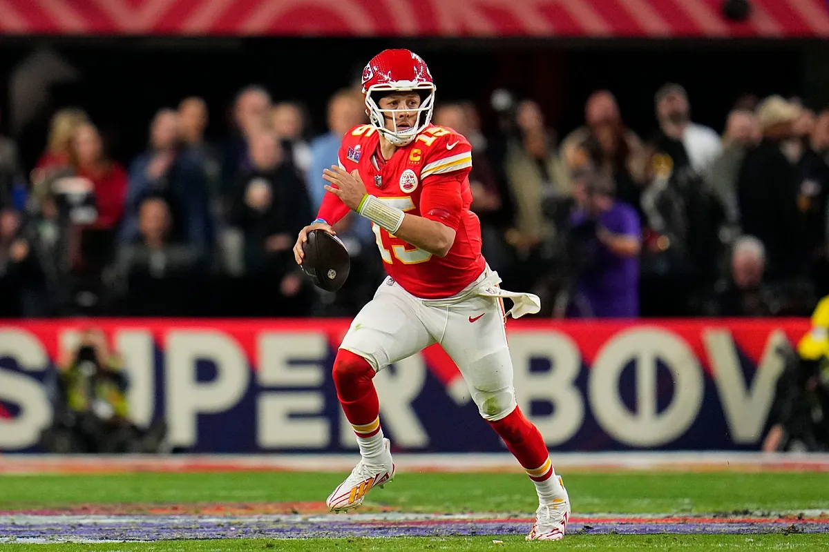 Patrick Mahomes lends a helping hand to his brother Graham Walker while ...