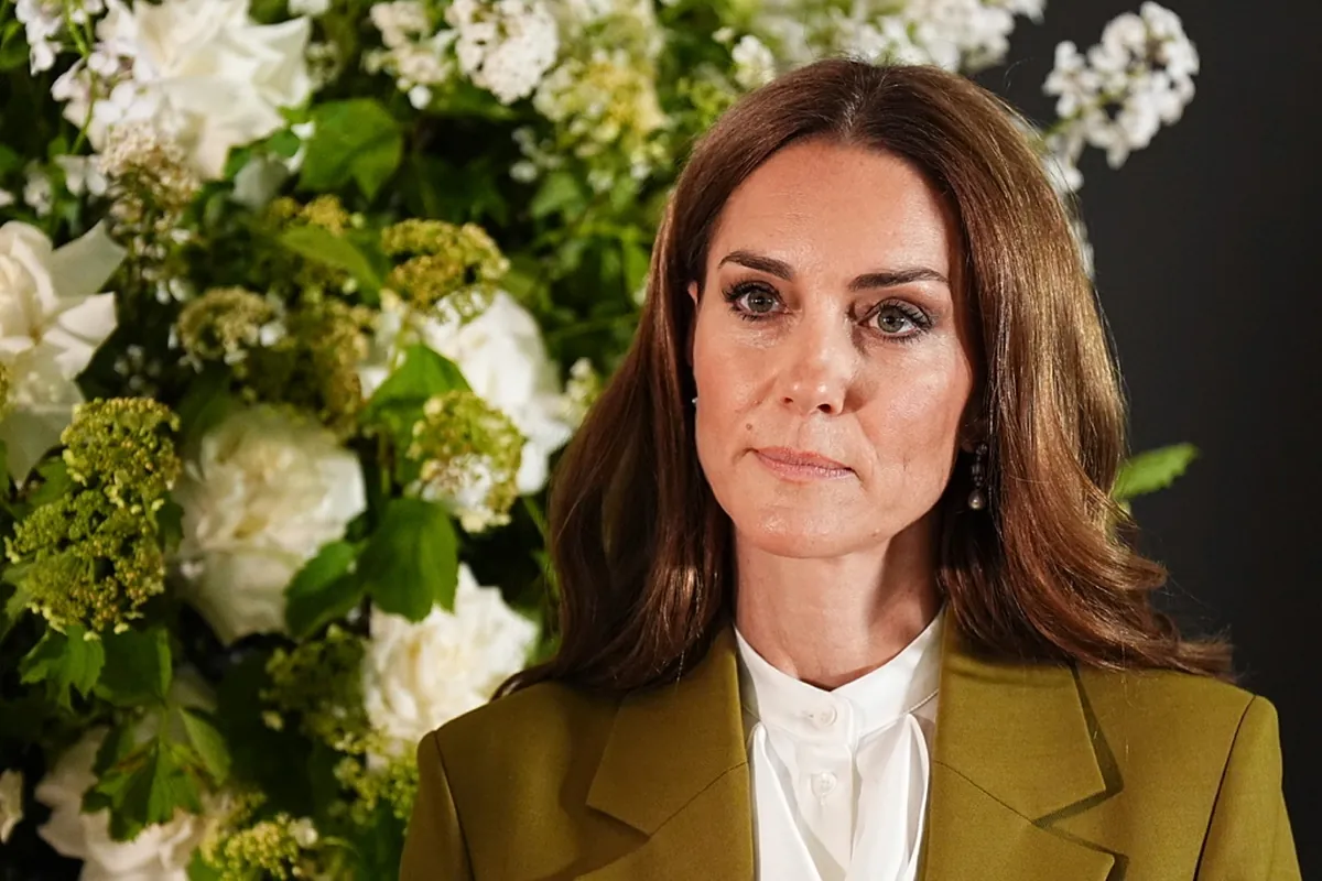 Kate Middleton's Victoria Beckham look turns heads at British Fashion ...