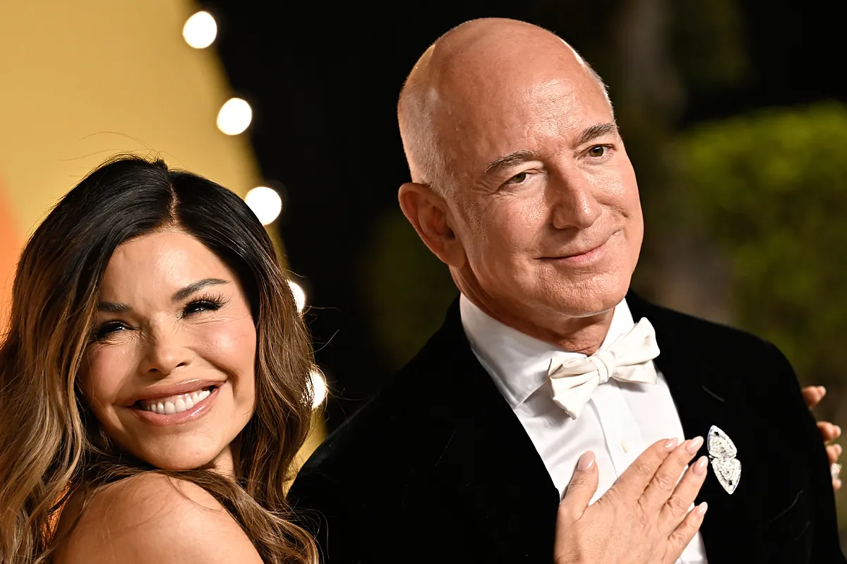 The story repeats itself: Jeff Bezos and Lauren Sanchez between ...