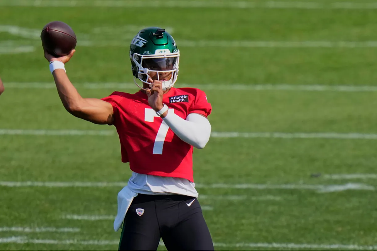 Justin Fields' injury raises alarms at Jets training camp | Marca