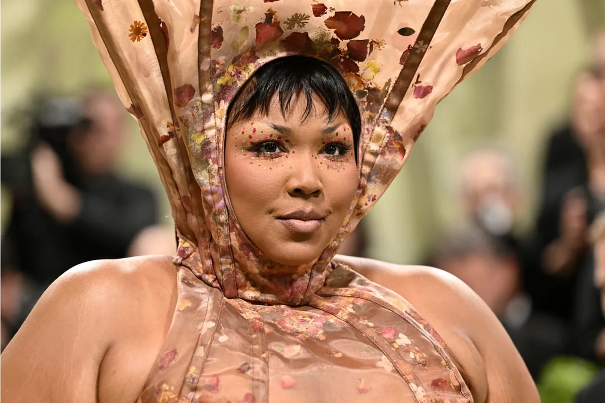 Lizzo has everyone talking about her awesome and incredible body ...