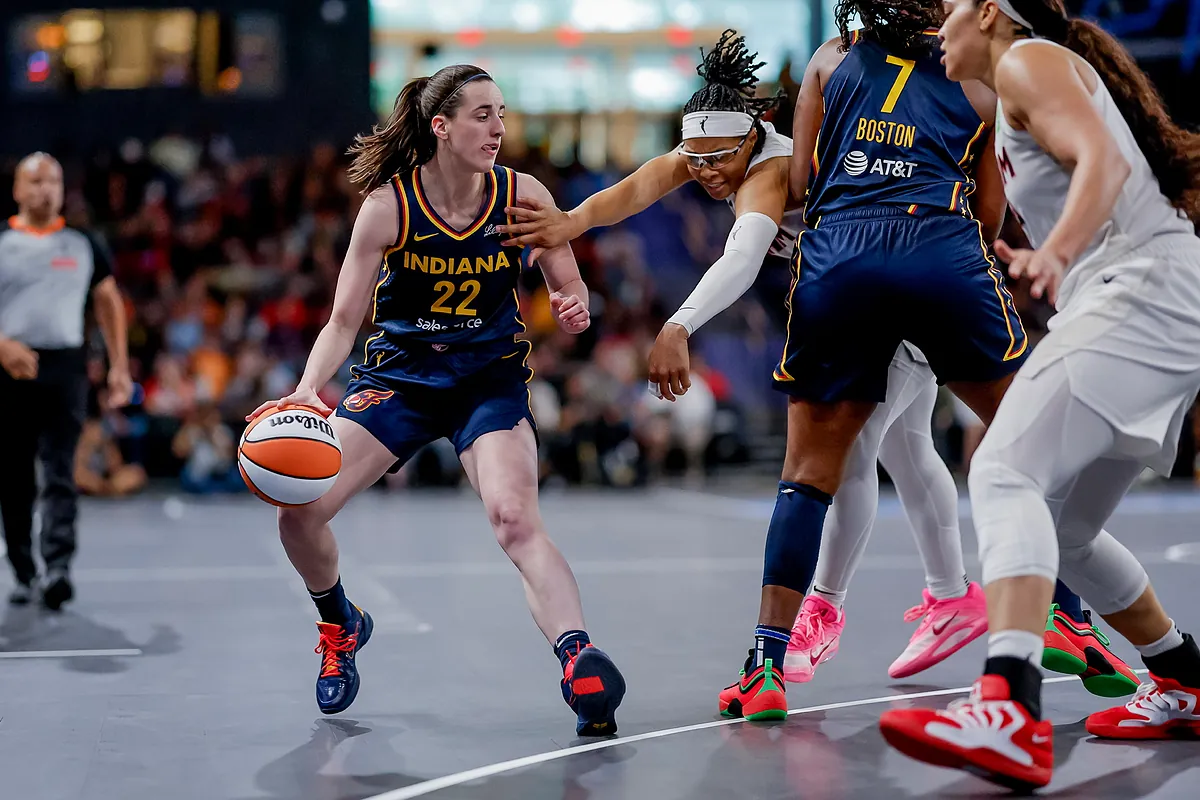 New photo of Caitlin Clark's very strong arms leaves fans 'praying' for ...