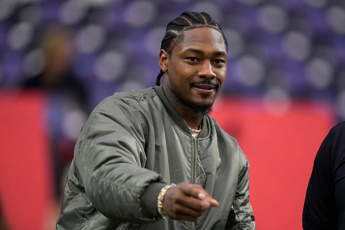 VIDEO Patriots Stefon Diggs seen partying with models on yacht in Miami ...