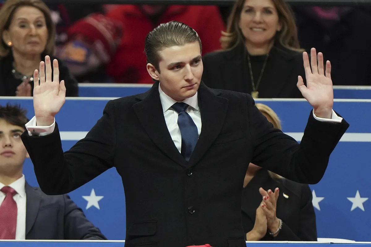 Barron Trump, the 19-year-old son of Donald and Melania, can't give out ...