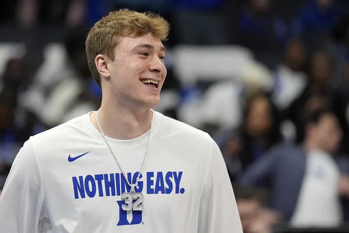 Kelly, Cooper Flagg's mother, picks up where Donna Kelce left off with ...