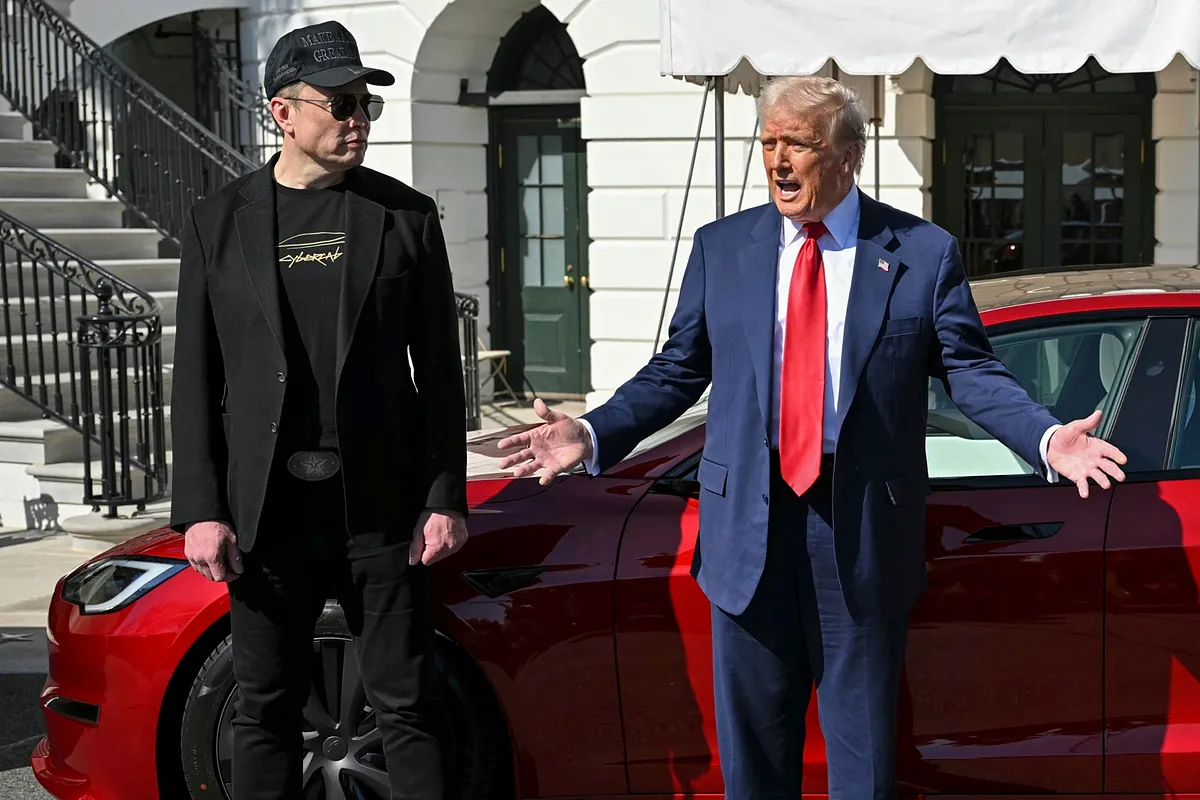 Caught on camera: Trump's Tesla notes look more like a sales pitch than ...