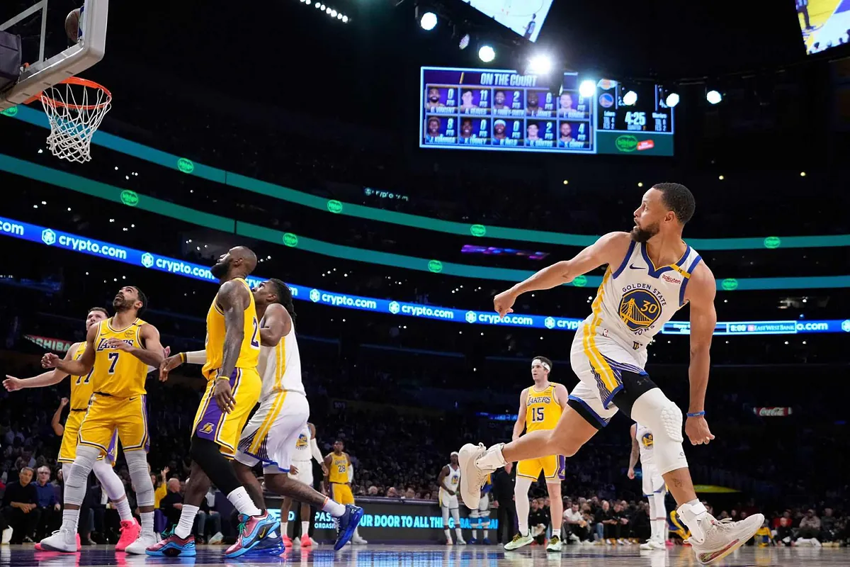 Steph Curry makes an insane trick shot paralyzing Luka Doncic and ...