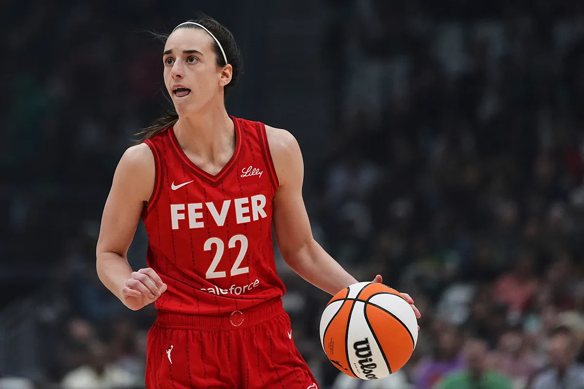 Storm inside the Fieldhouse: Are the Fever failing Caitlin Clark? | Marca
