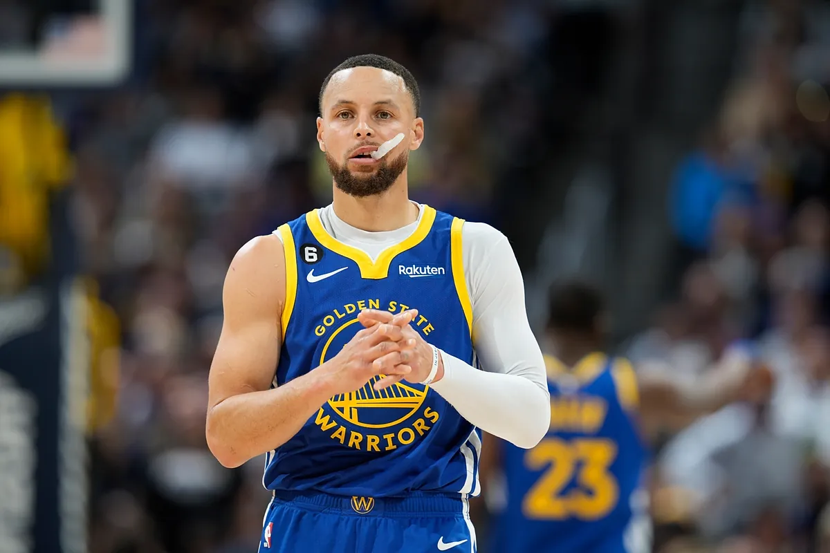 Steph Curry's golf struggles go viral-Can Devin Booker save the day ...