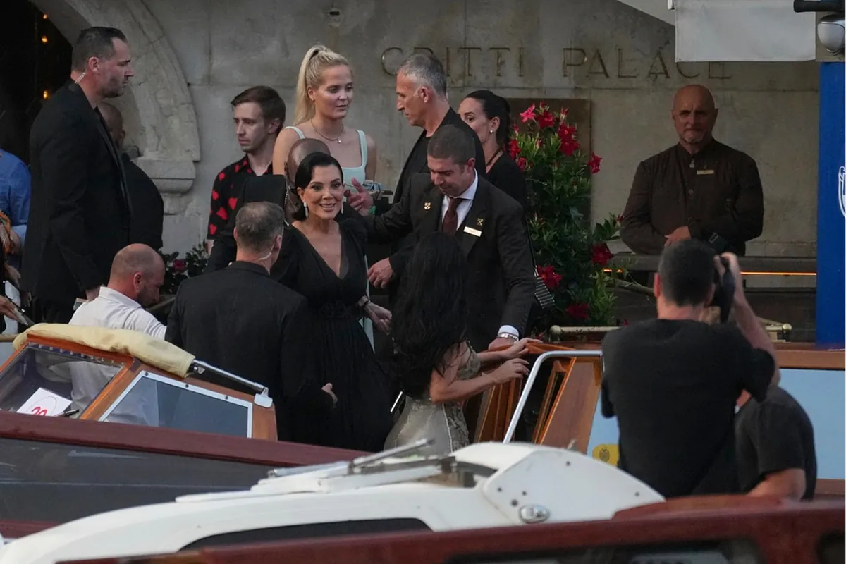 Kris Jenner Pushed for Kardashian Sisters at Bezos' Wedding | Marca