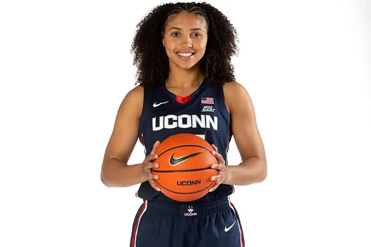 Azzi Fudd Family: Who Are the Parents and Siblings of the UConn Star ...