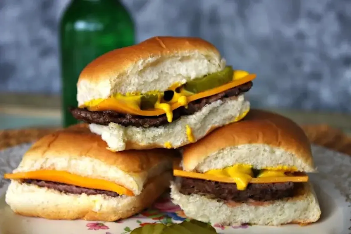 Neither Nurger King nor Shake Shack: The trendy burger joint in the US ...