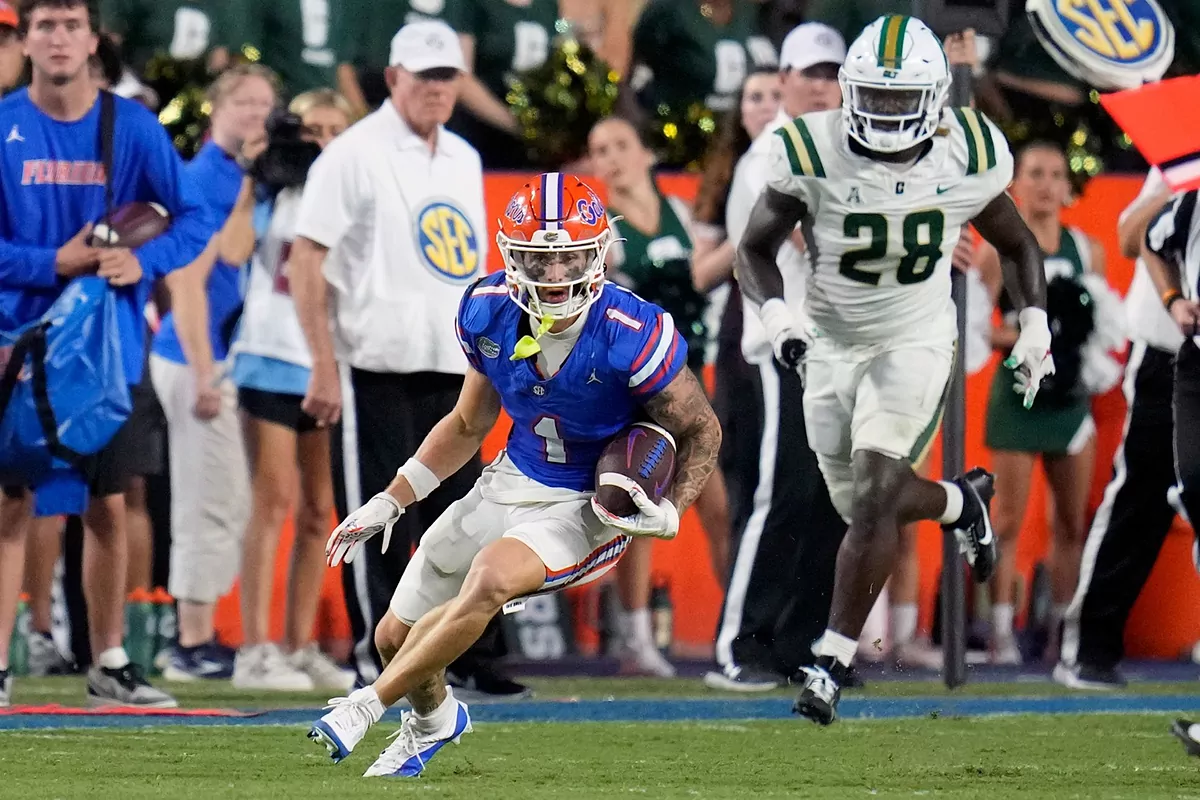 Florida Gators WR Ricky Pearsall Jr. makes one-handed catch better than ...