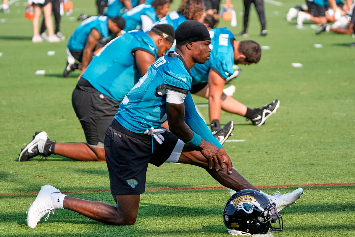 Travis Hunter's route running takes a huge leap at Jaguars OTAs and now ...