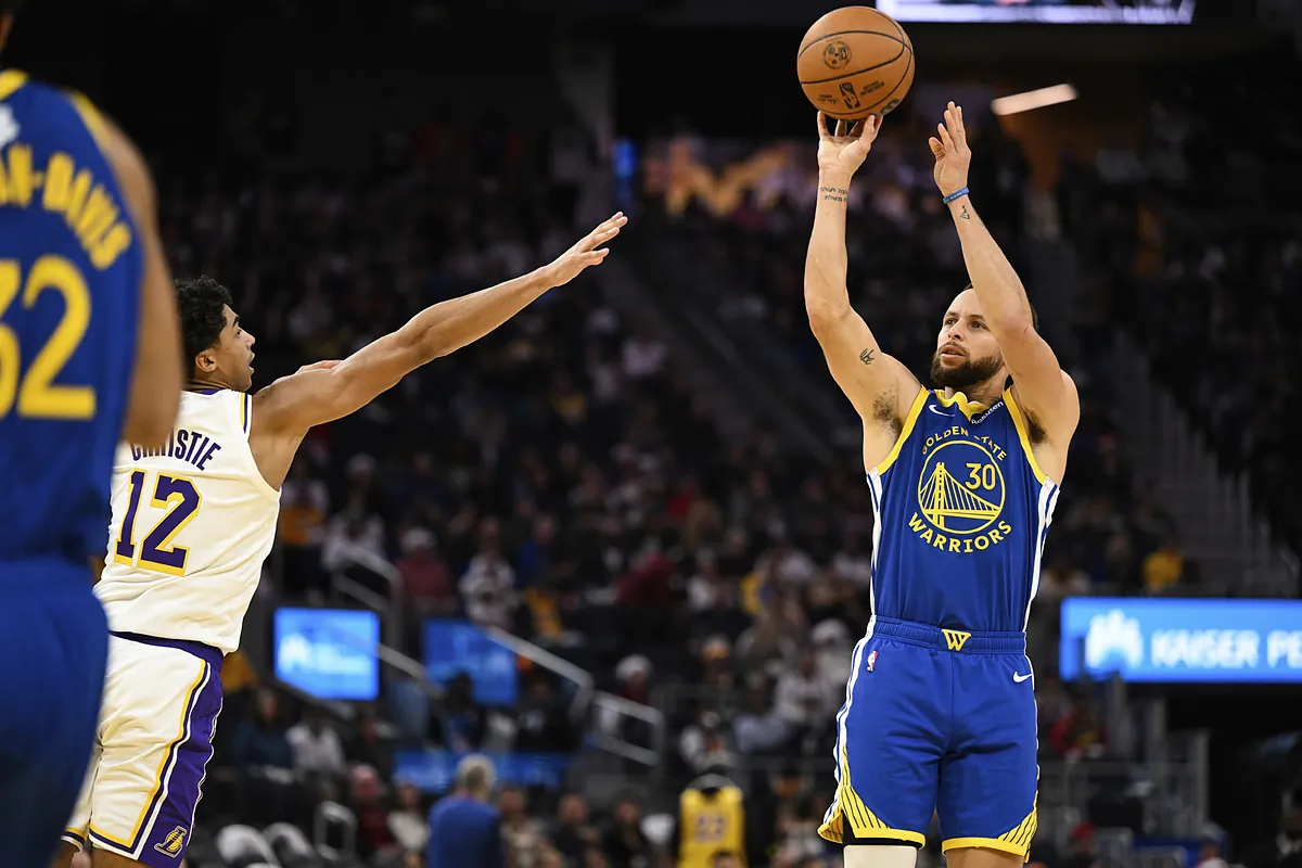Stephen Curry erupts after refs erase his three in heated on court ...